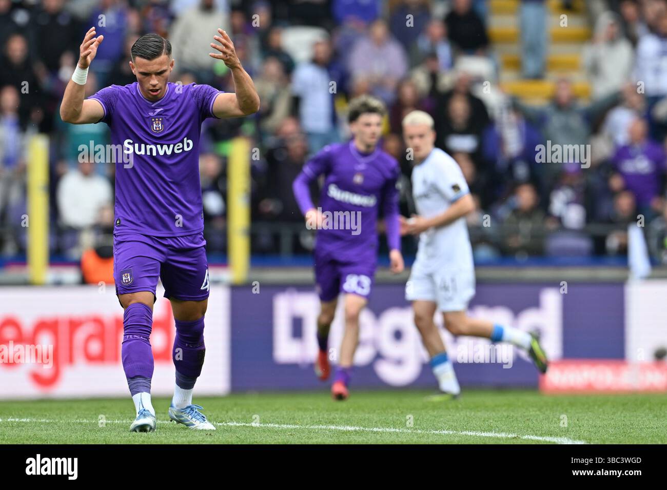 Anderlecht, Belgium. 18th May, 2025. Jan-Carlo Simic (4) of Anderlecht reacts during the Jupiler ...