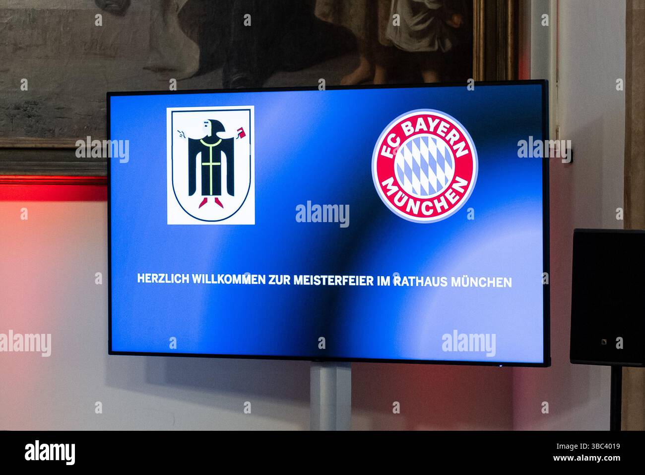 Muenchen, Deutschland. 18th May, 2025. Bildschirm mit den Logos der ...