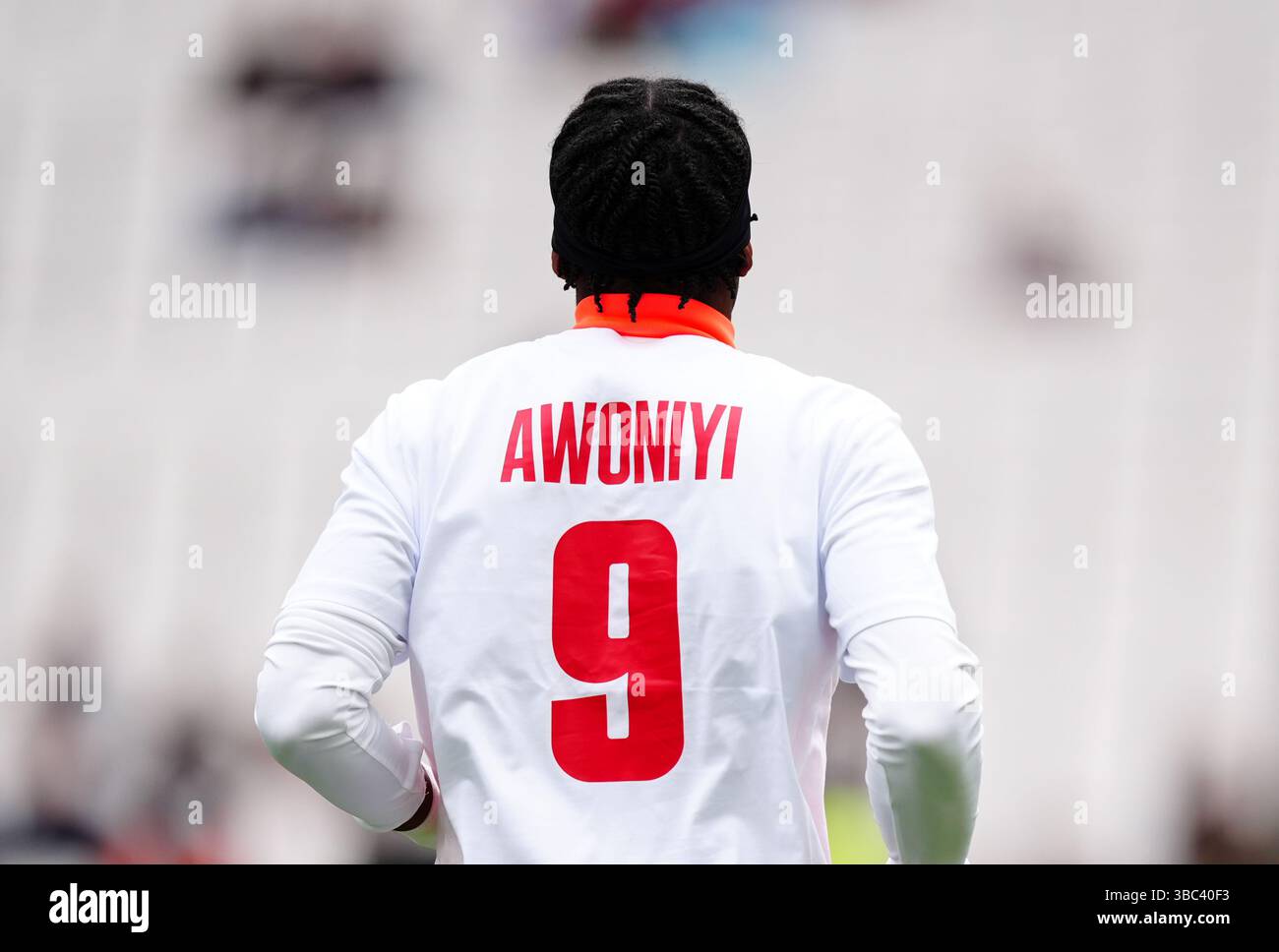 A Nottingham Forest player warming up wearing a tribute to team-mate ...