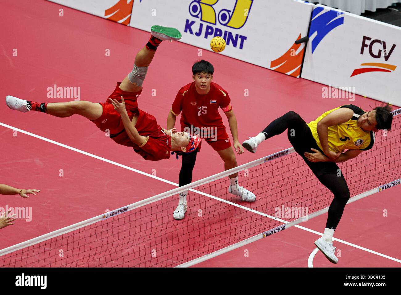 KUALA LUMPUR, KUL - MAY 18: Sutthikiart Panseankaew of Thailand kick ...