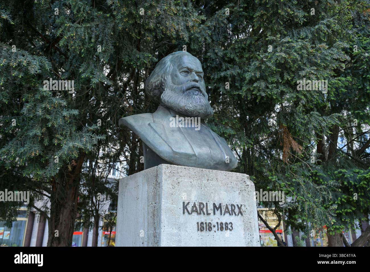 Karl-Marx-Denkmal, Strausberger Platz, Friedrichshain, Berlin ...