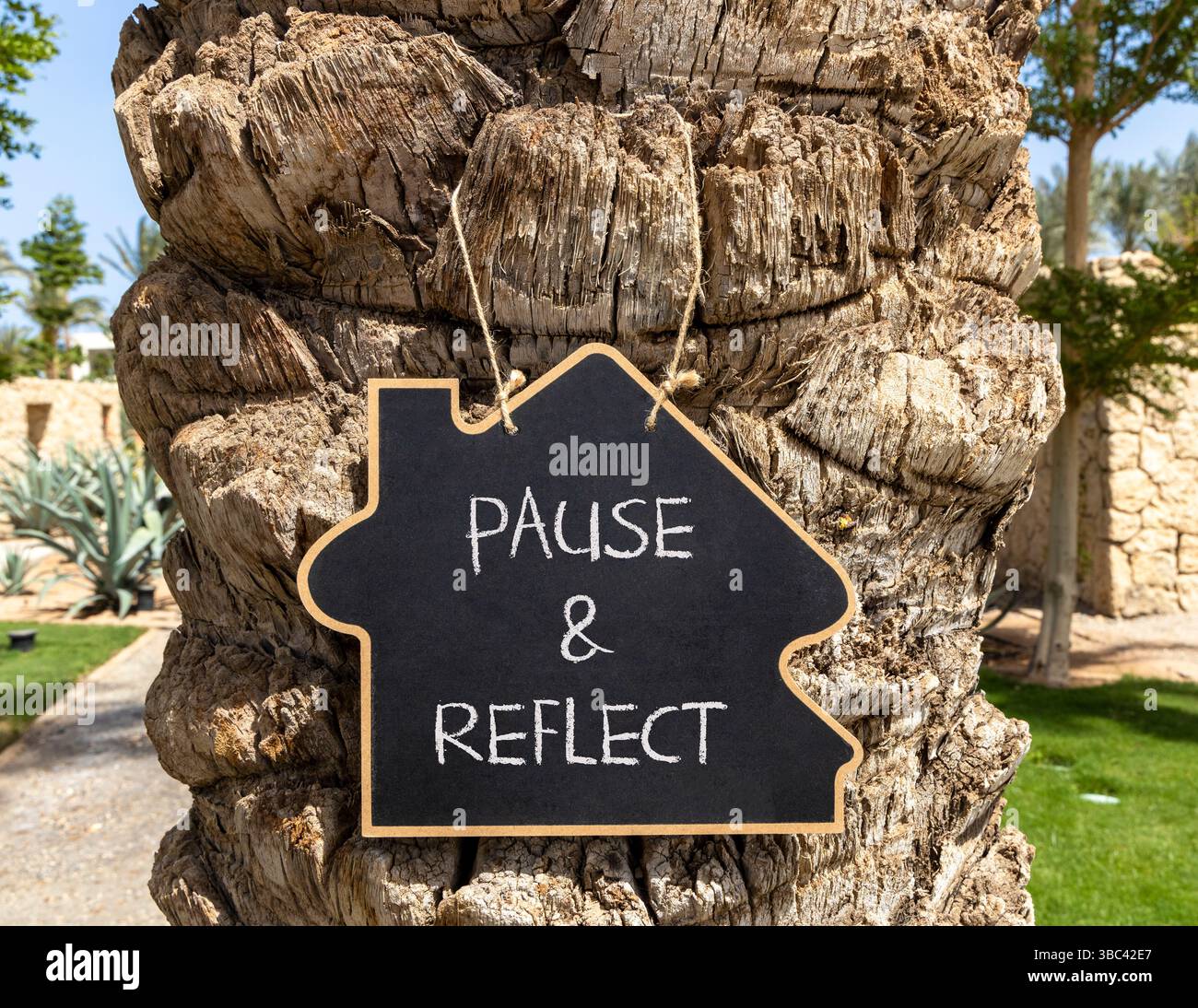 Pause and reflect symbol. Concept words Pause and reflect on beautiful ...