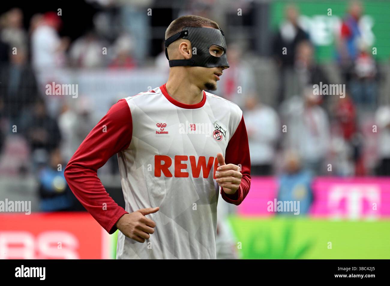 Cologne, Germany. 18th May, 2025. Soccer, Bundesliga 2, 1. FC Köln - 1 ...