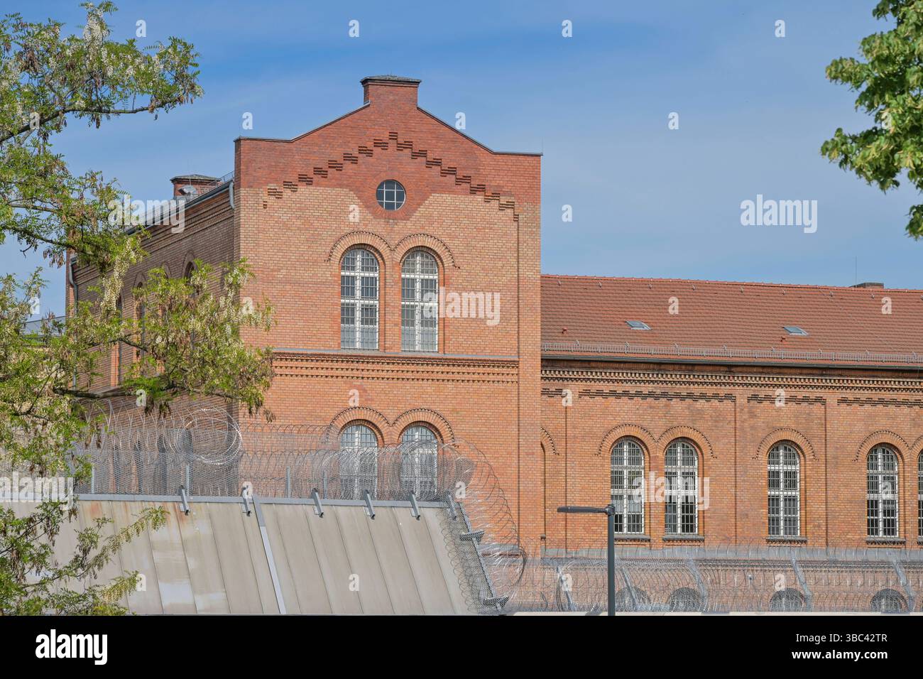 JVA Plötzensee, Friedrich-Olbricht-Damm, Charlottenburg-Nord, Berlin ...