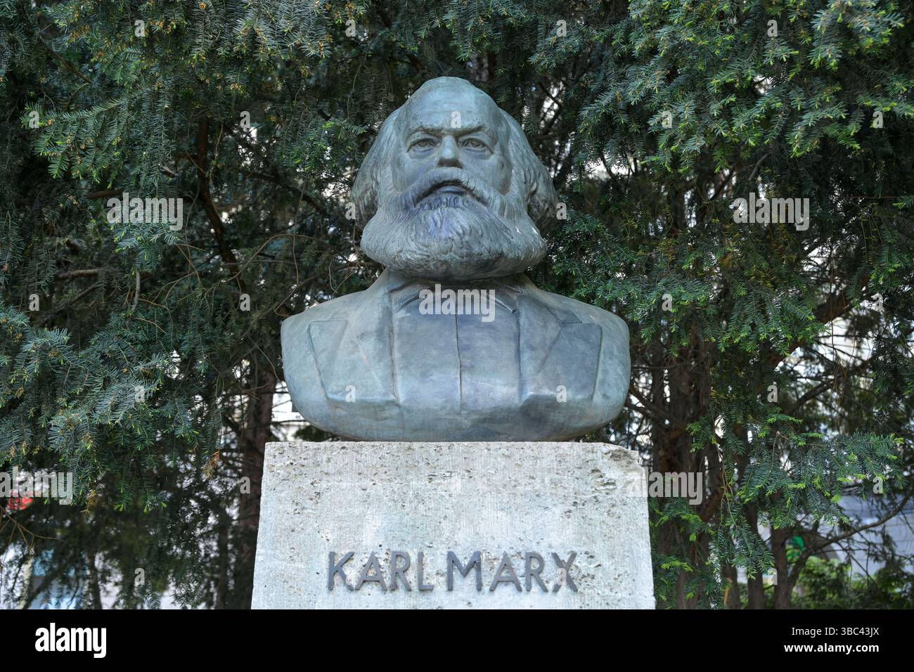 Karl-Marx-Denkmal, Strausberger Platz, Friedrichshain, Berlin ...