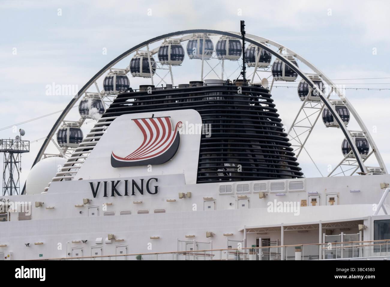 18 May 2025, Mecklenburg-Western Pomerania, Rostock-Warnemünde: View of the funnel on the cruise ...