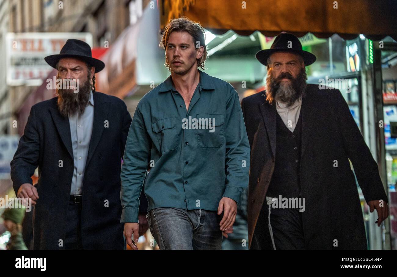 Caught Stealing Liev Schreiber, Austin Butler & Vincent D'Onofrio Stock ...