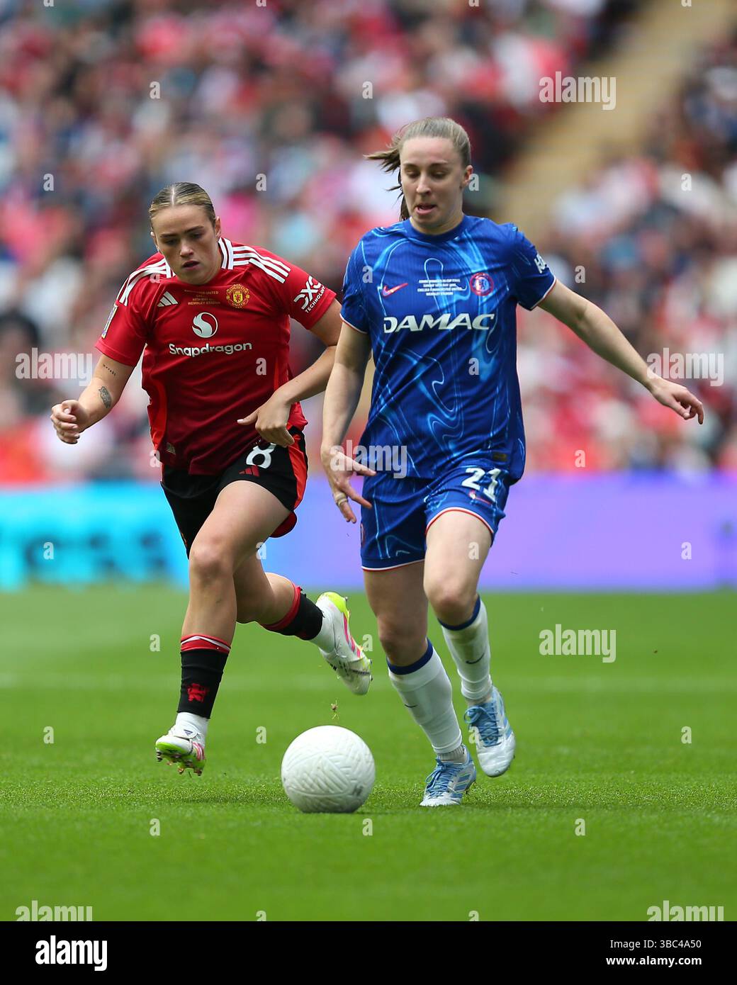 London, England, May 18 2025: Grace Clinton (8 Manchester United) holds ...