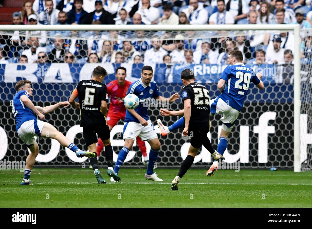 Gelsenkirchen, Germany. 18th May, 2025. Soccer: Bundesliga 2, FC ...