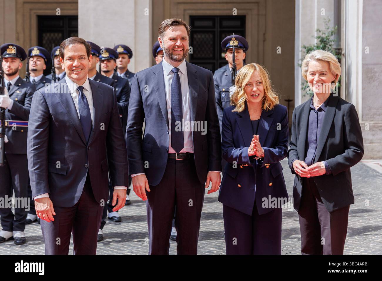 Da sinistra, il segretario di Stato Usa Marco Rubio, il vicepresidente ...