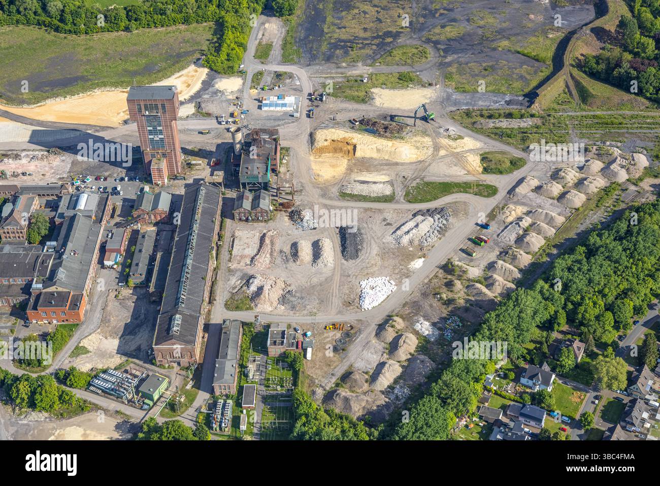 Luftbild, Hammerkopfturm auf dem Bergwerk Ost Heinrich Robert Gelände ...
