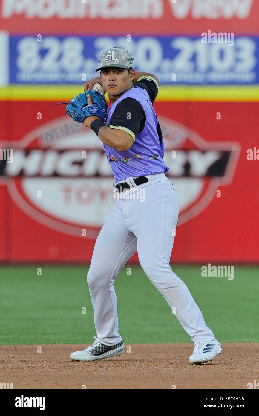 Hickory, NC: Hickory Crawdads second base Antonis Macias (18) throws ...