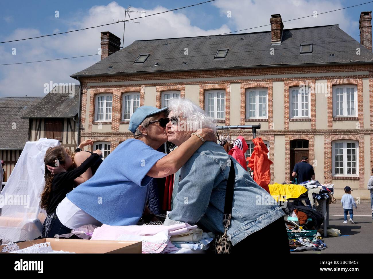 French kissing hi-res stock photography and images - Alamy