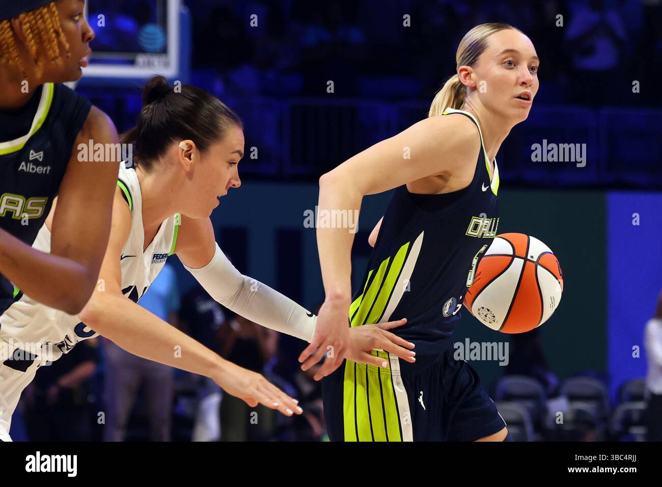 Minnesota Lynx forward Bridget Carleton (6) guards Dallas Wings guard ...
