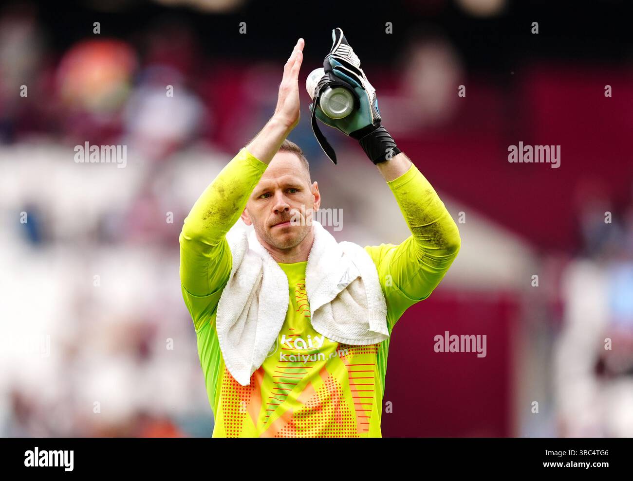 Nottingham Forest goalkeeper Matz Sels applauds the fans following the ...
