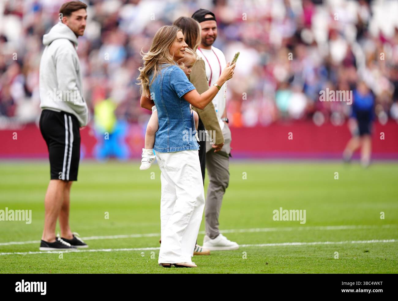 Dani Dyer on a lap of thanks following the Premier League match at ...