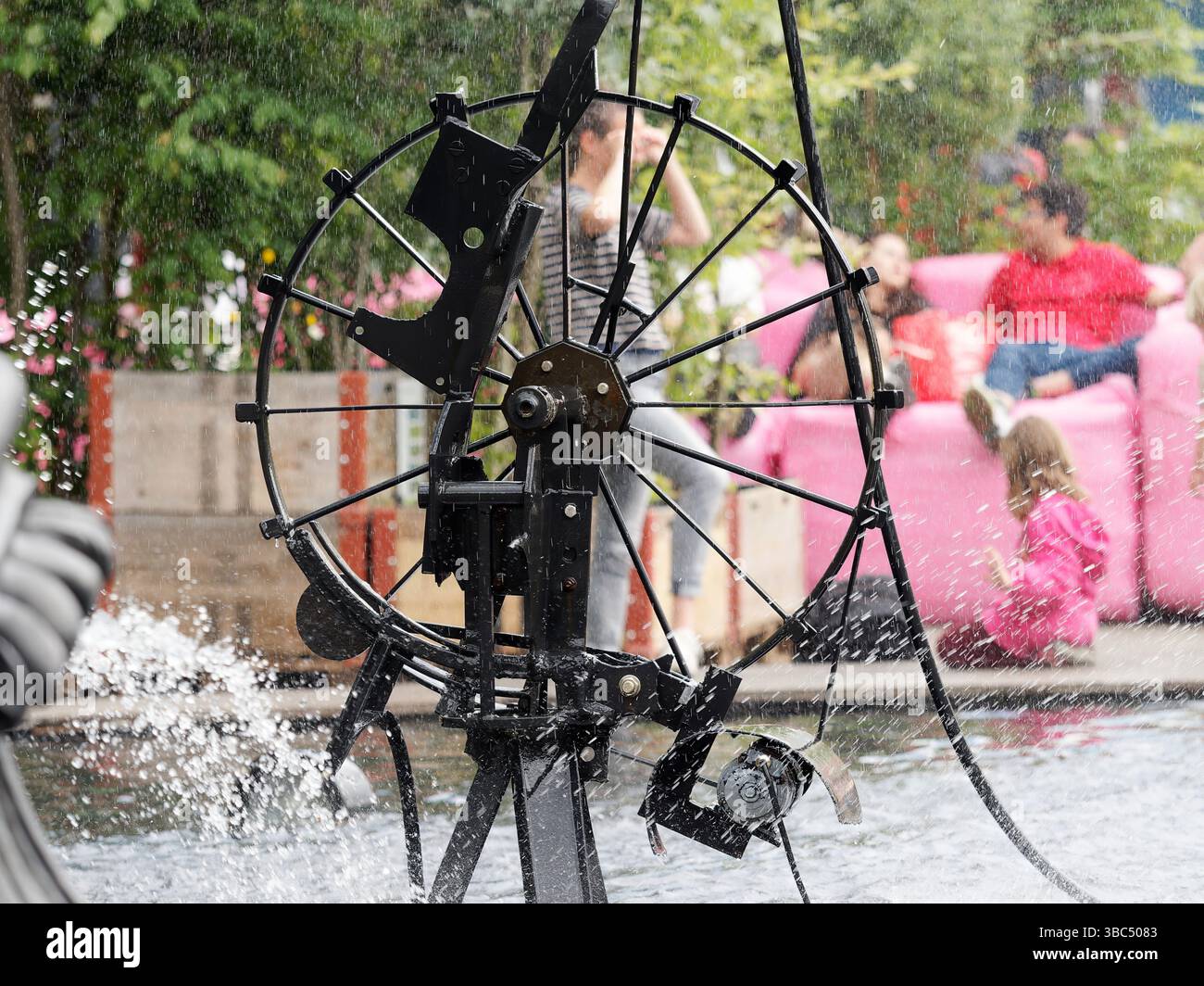 Family enjoying outdoor time social hi-res stock photography and images ...