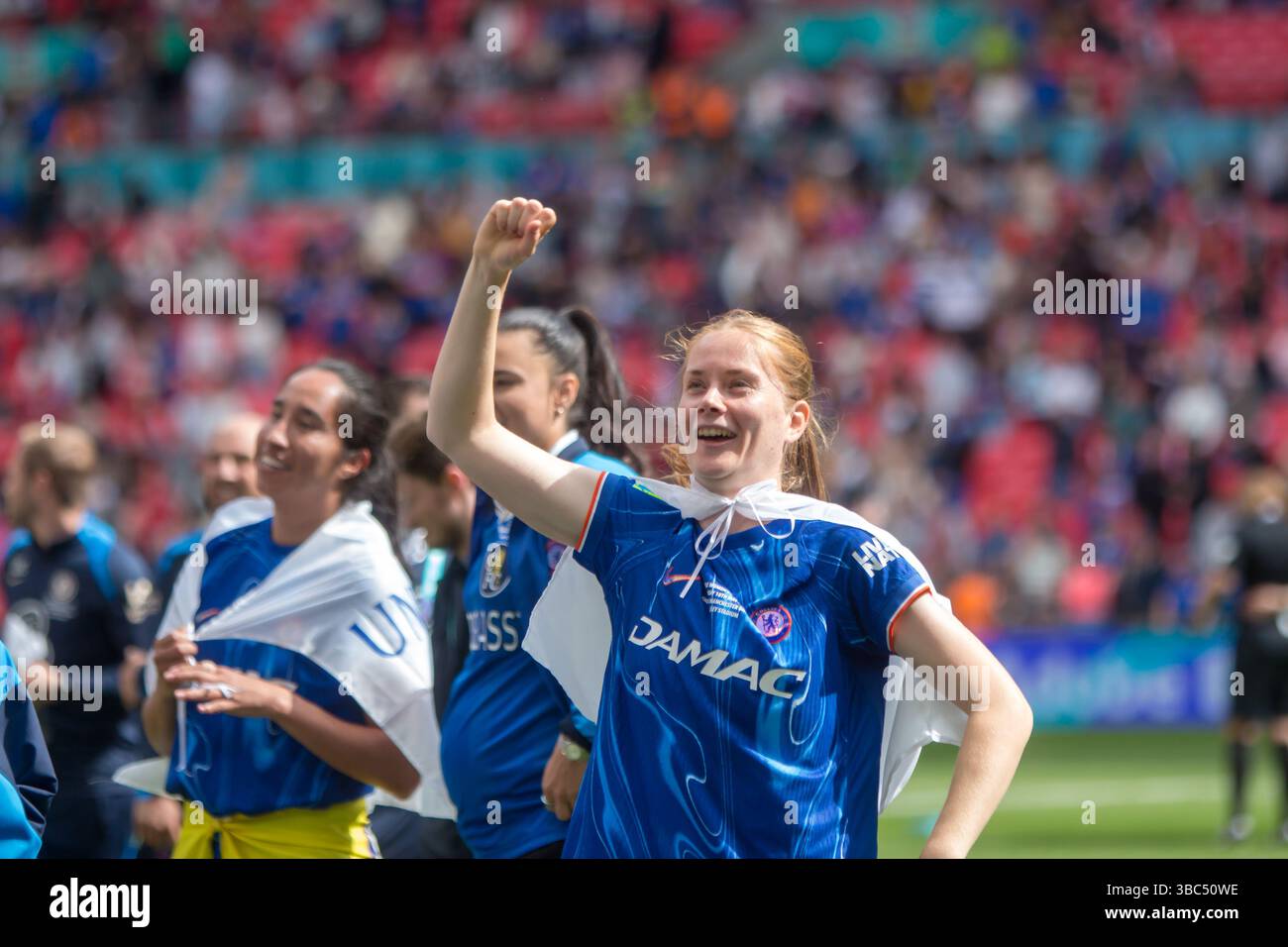 Wembley, UK. 18th May, 2025. Sjoeke Nusken (6 Chelsea) celebrates after ...