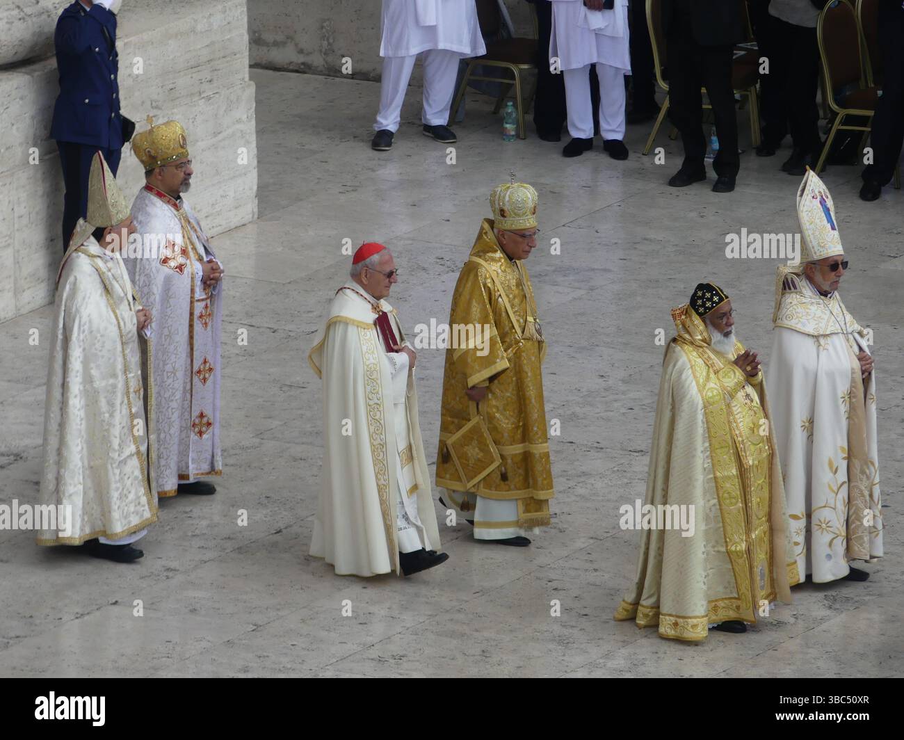 St. Peter's Square, The Vatican, Vatican City. May 18, 2025. Greeting over 300,000 worshippers ...