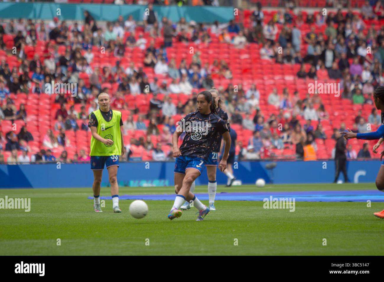 Wembley, UK. 18th May, 2025. Mayra Ramirez (7 Chelsea) warming up ahead ...