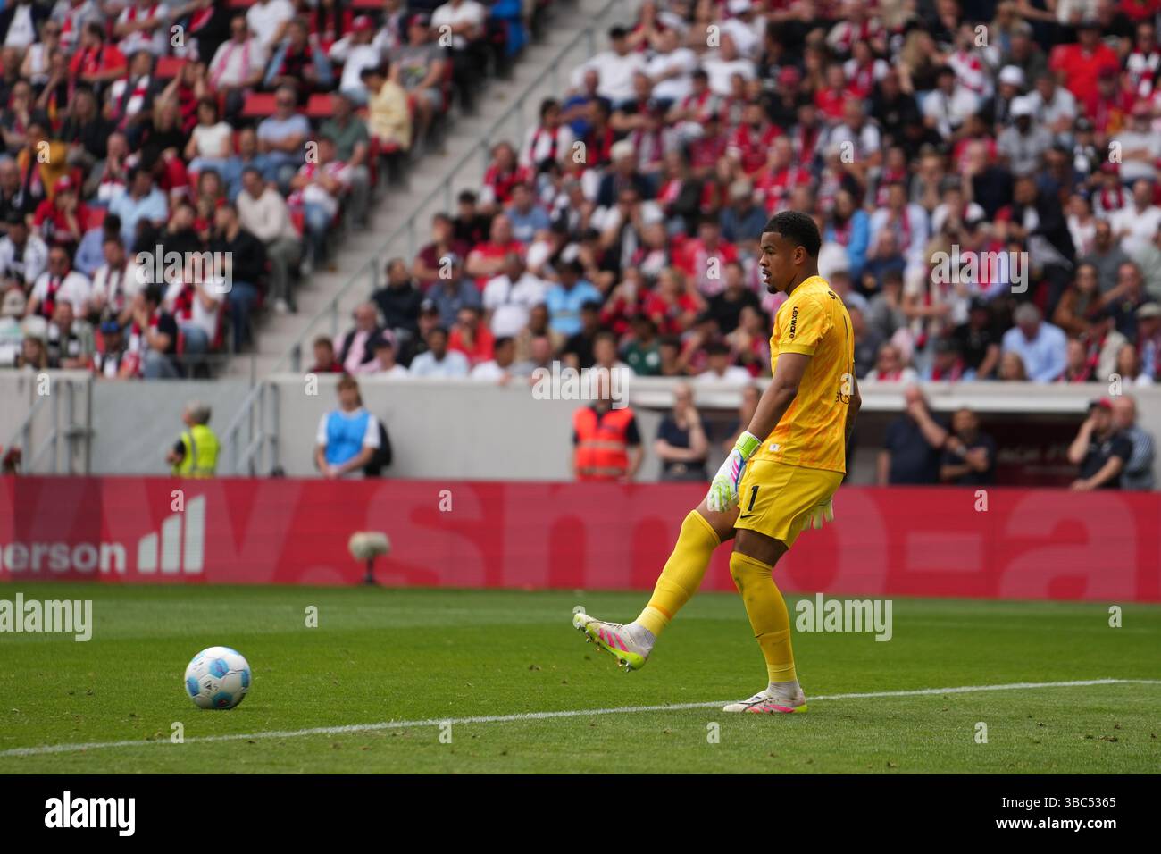 Eintracht frankfurt freiburg hi-res stock photography and images - Alamy