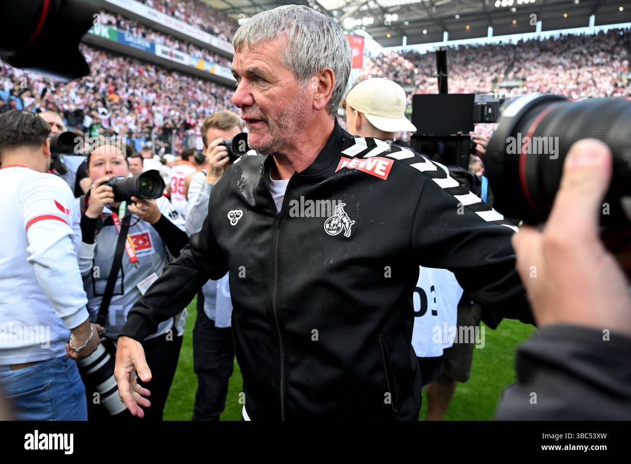 18 May 2025, North Rhine-Westphalia, Cologne: Soccer, Bundesliga 2, 1 ...