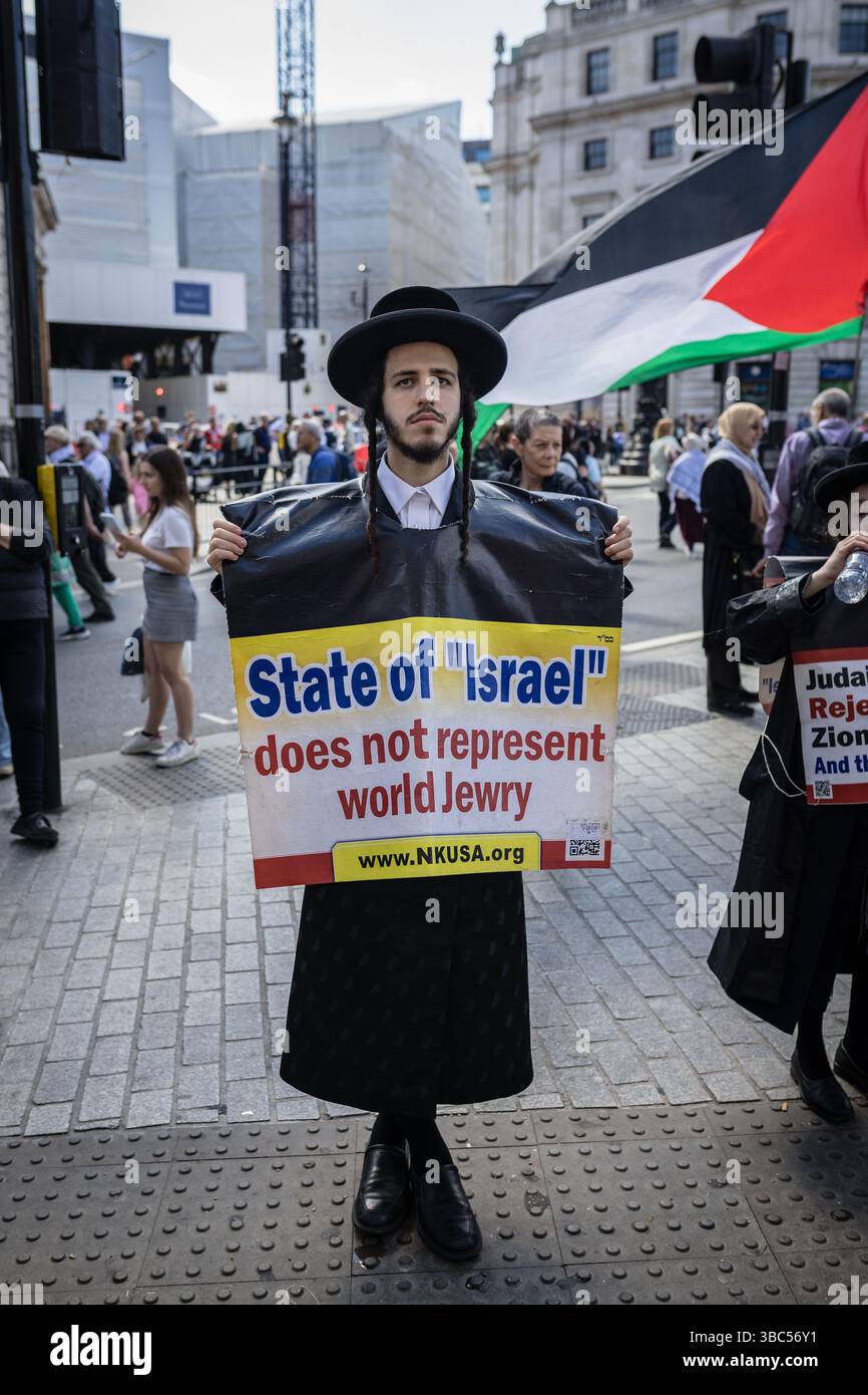 London, UK – May 17, 2025: Massive crowds join a pro-Palestinian solidarity march through ...