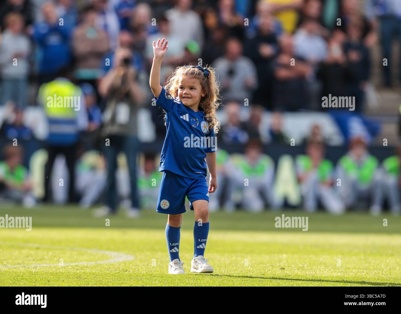Leicester, UK. 18th May, 2025. Jamie Vardy of Leicester City daughter ...
