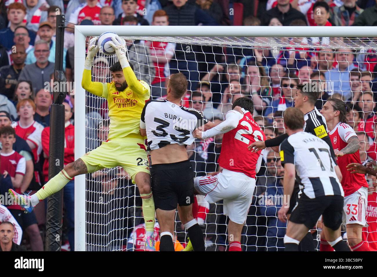 Arsenal's goalkeeper David Raya, left, makes a save during the English ...