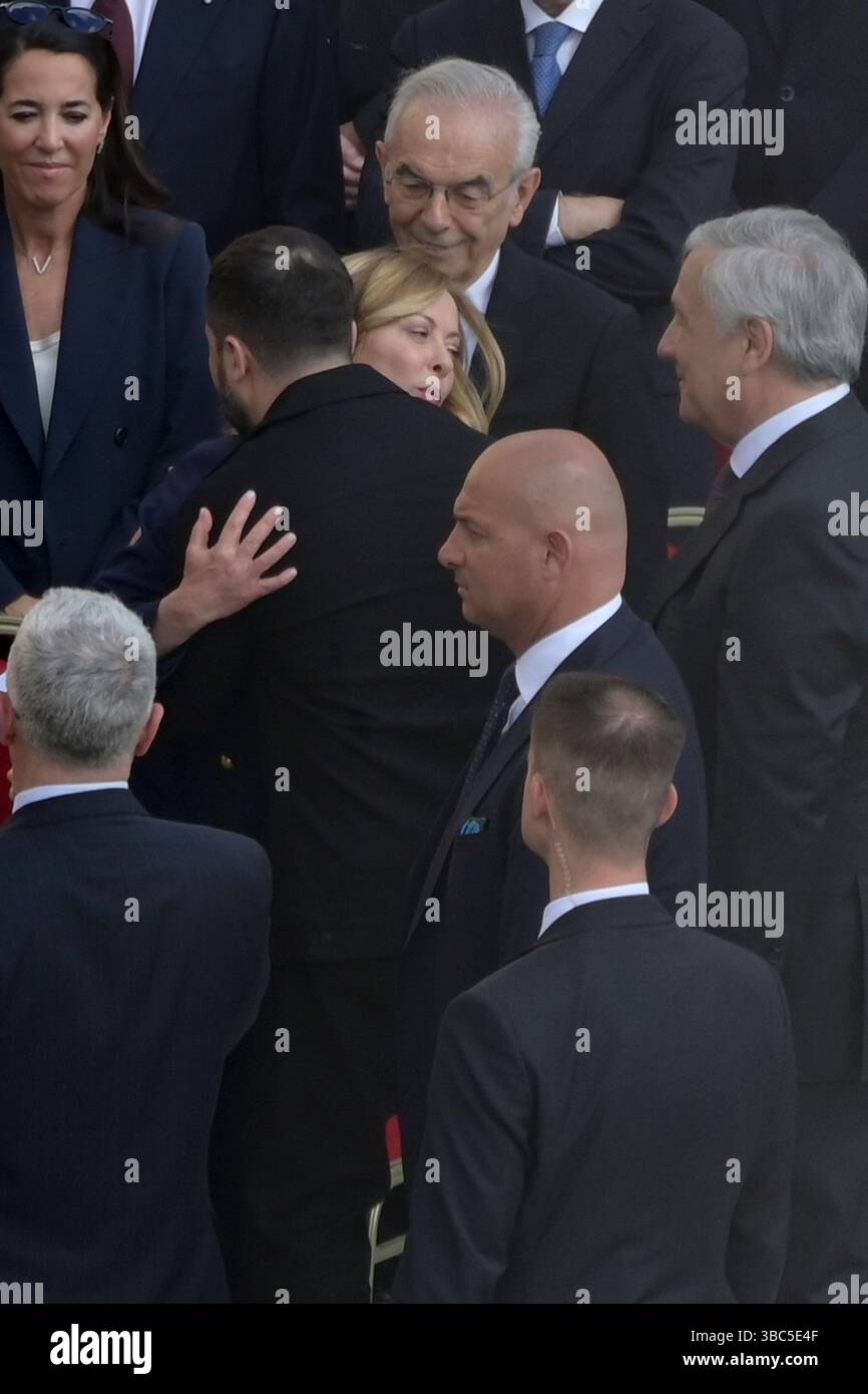 Vatican City, Italy. 18th May, 2025. Giorgia Meloni (c) meets Volodymyr ...