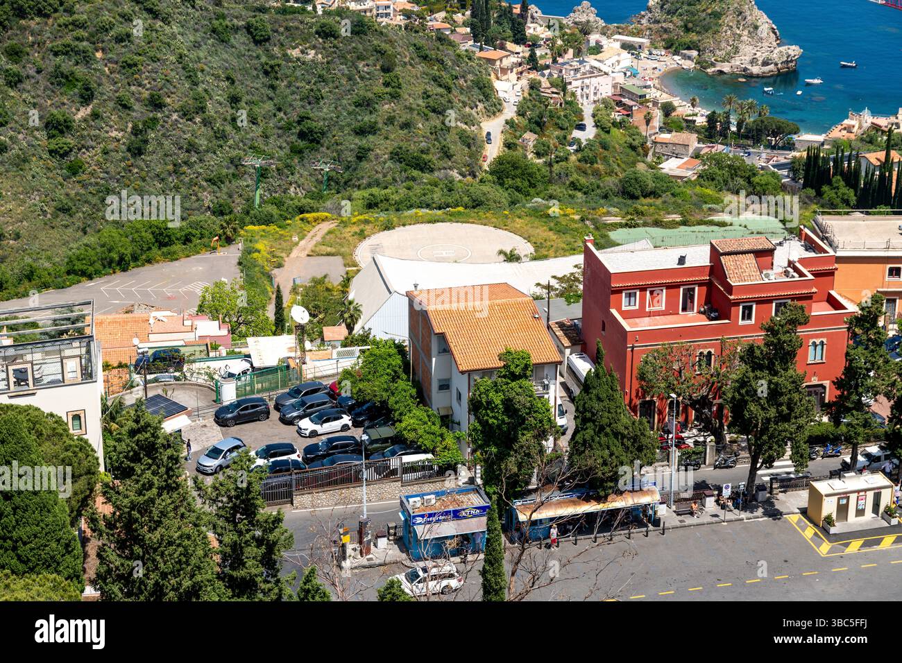 Bus stop queue aerial hi-res stock photography and images - Alamy