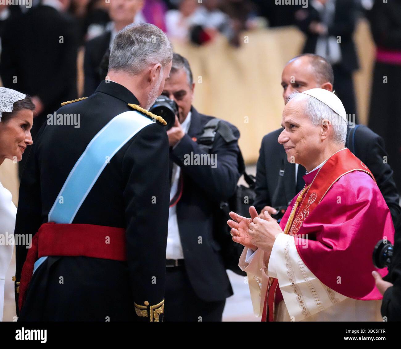 VATICAN CITY, VATICAN - MAY 18: Spain's King Felipe VI (2ndL) and Spain ...