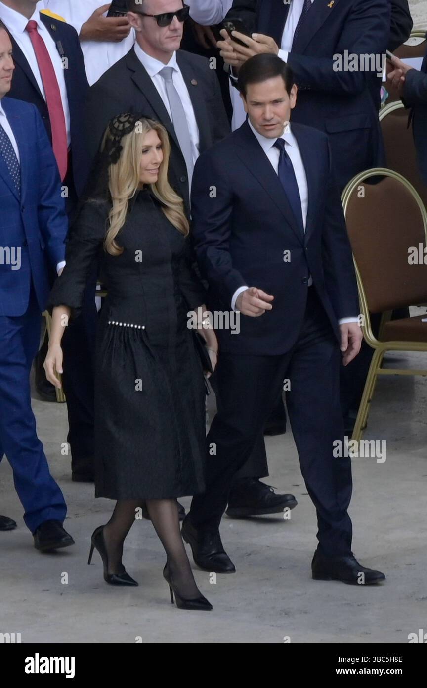 Marco Rubio Mit Ehefrau Jeanette Dousdebes Rubio Bei Der Amtseinführung