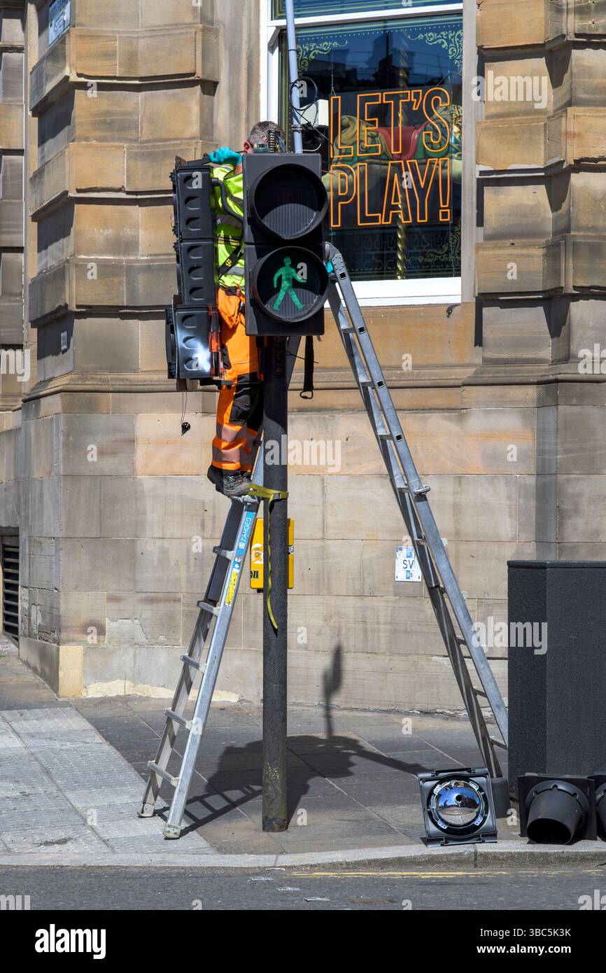 A worker maintaining traffic lights, Glasgow, Scotland, UK, Europe ...