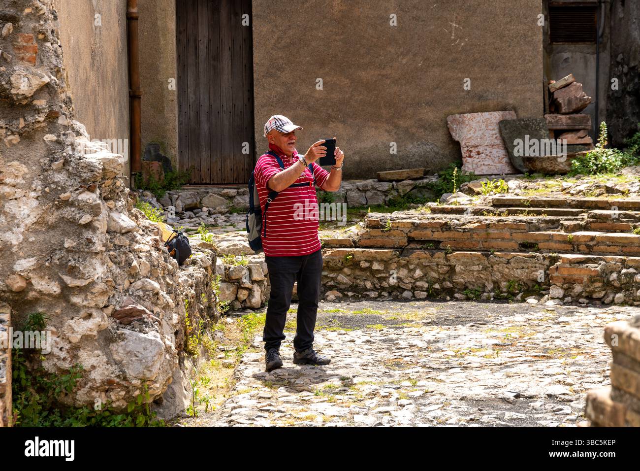 Vertical photo capturing ruins hi-res stock photography and images - Alamy