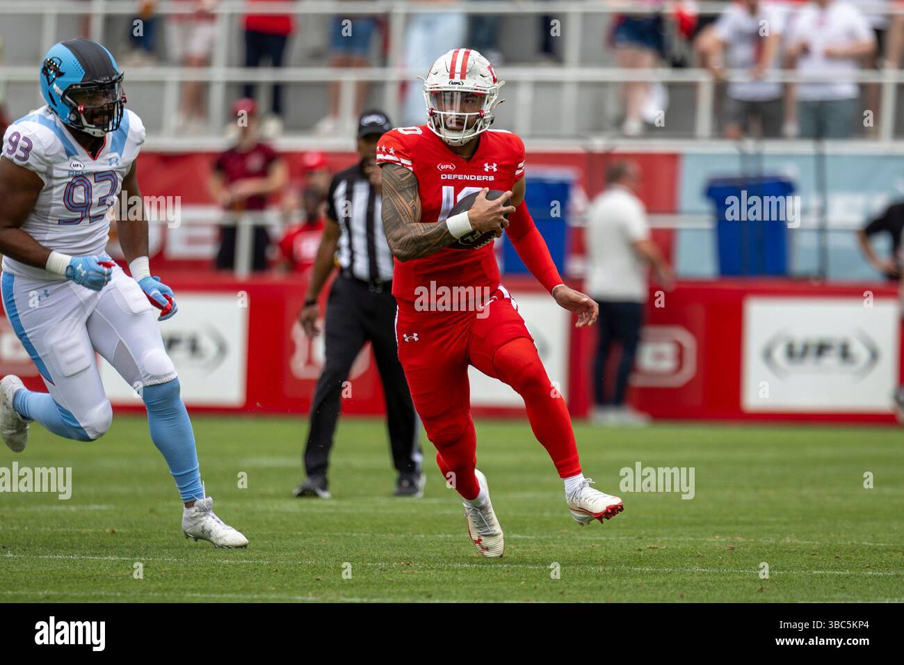WASHINGTON, DC - MAY 18: DC Defenders Quarterback Jordan Ta'amu (10 ...