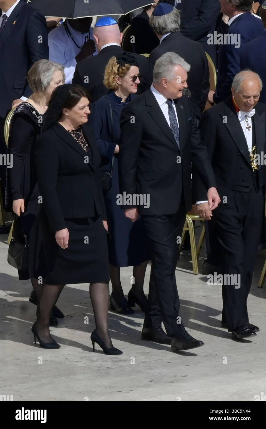 Gitanas Nauseda mit Ehefrau Diana Nausediene bei der Amtseinführung von ...