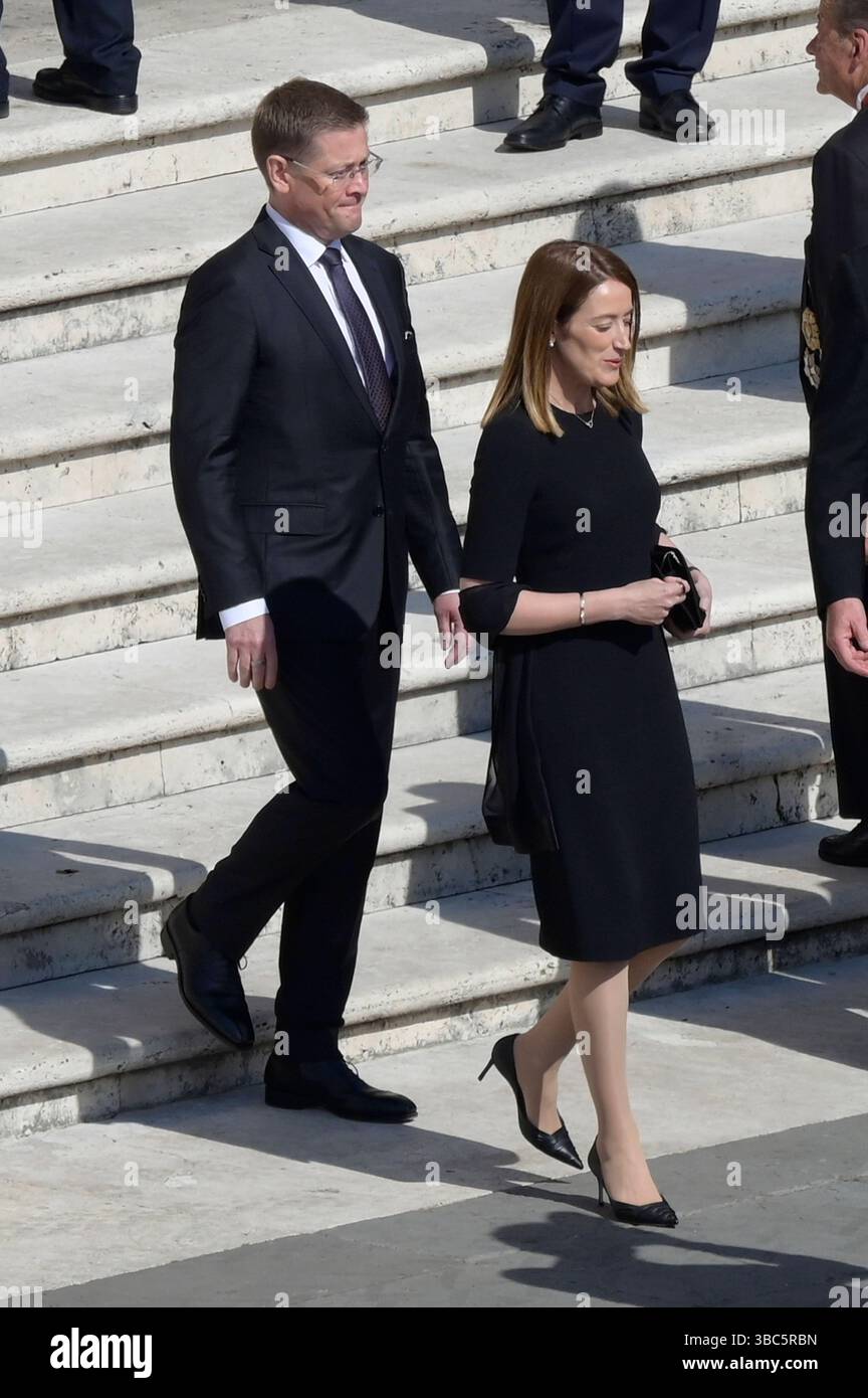 Roberta Metsola mit Ehemann Ukko Metsola bei der Amtseinführung von ...