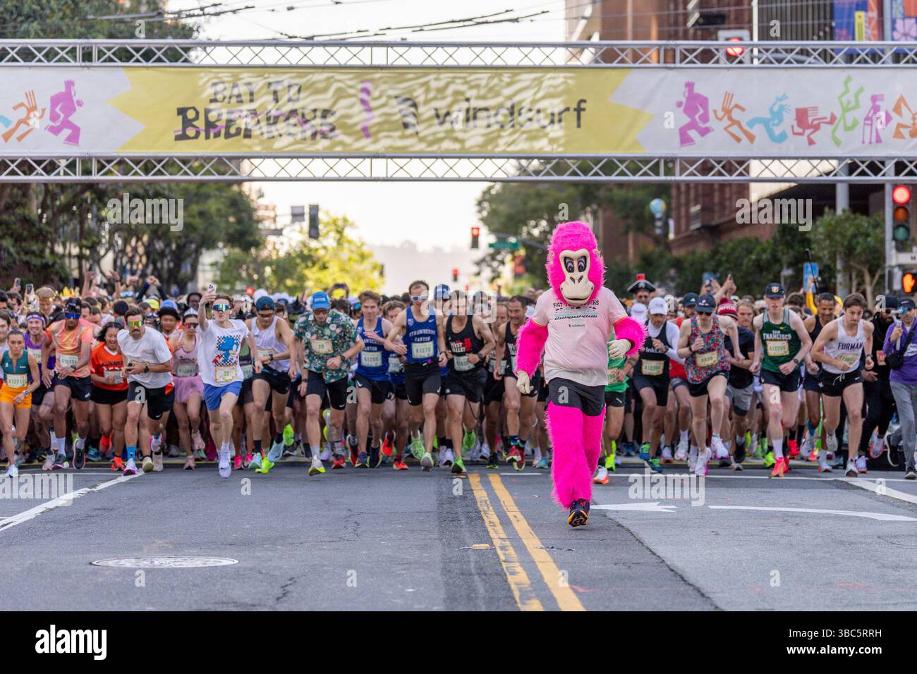 SAN FRANCISCO, CA - MAY 18: Ape Hashbury leads the runners at the start ...