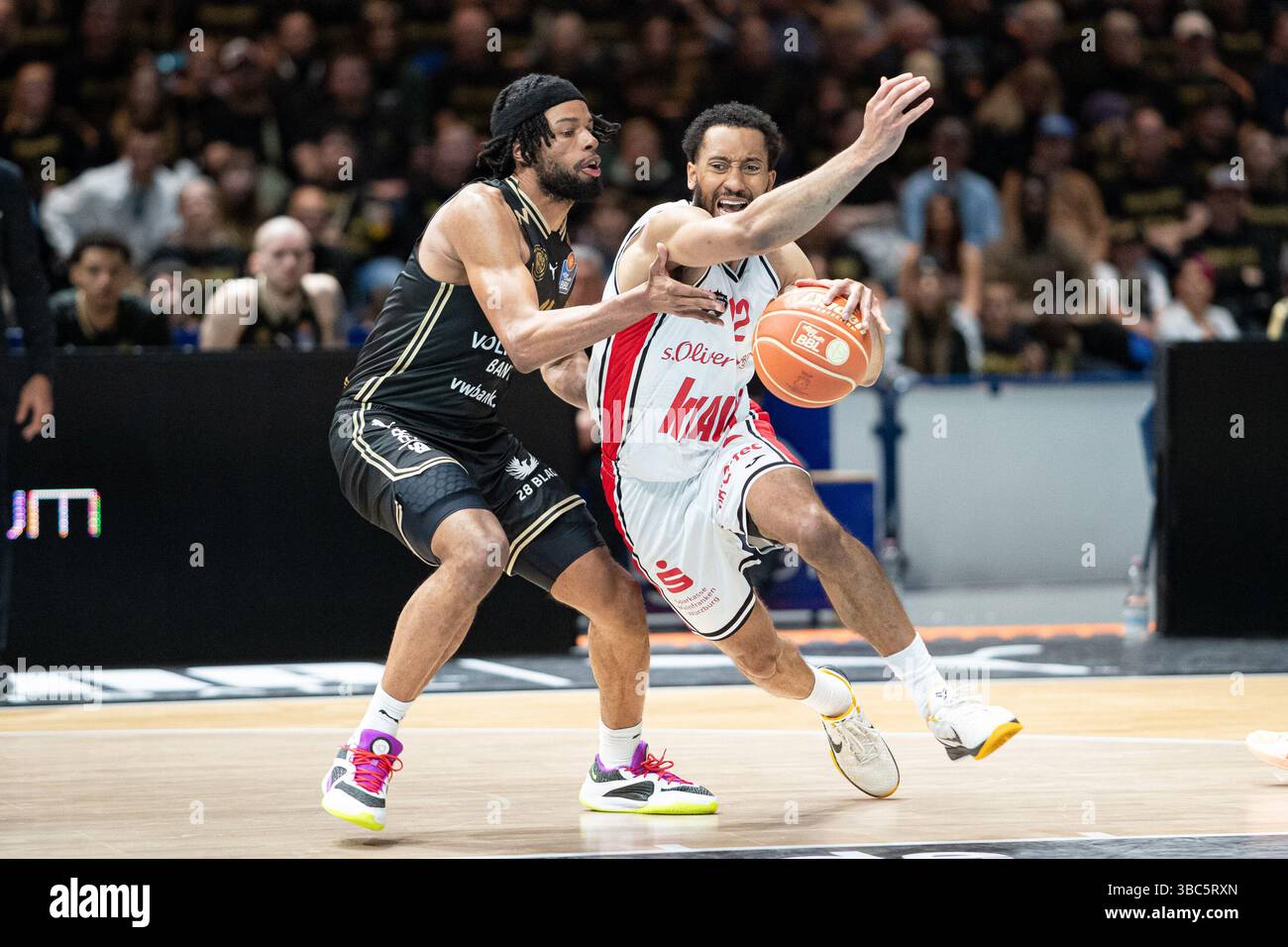 Braunschweig, Deutschland. 18th May, 2025. Davion Mintz (Nr. 12 ...