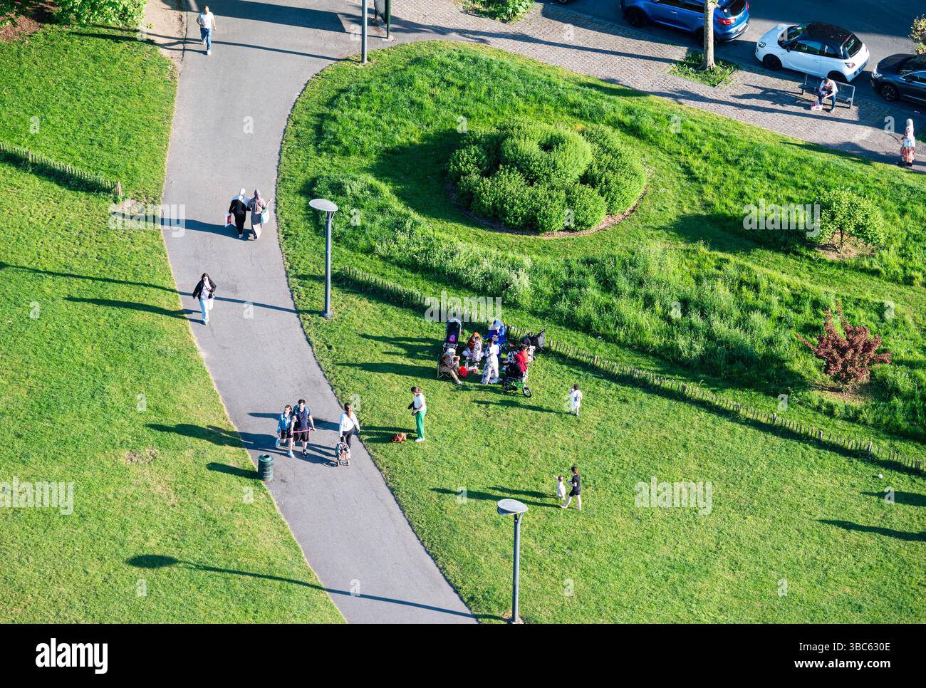 The Josaphat park with multi cultutal groups of families in the green ...