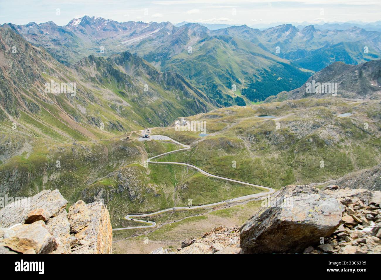 Aerial view mountain pass hi-res stock photography and images - Alamy