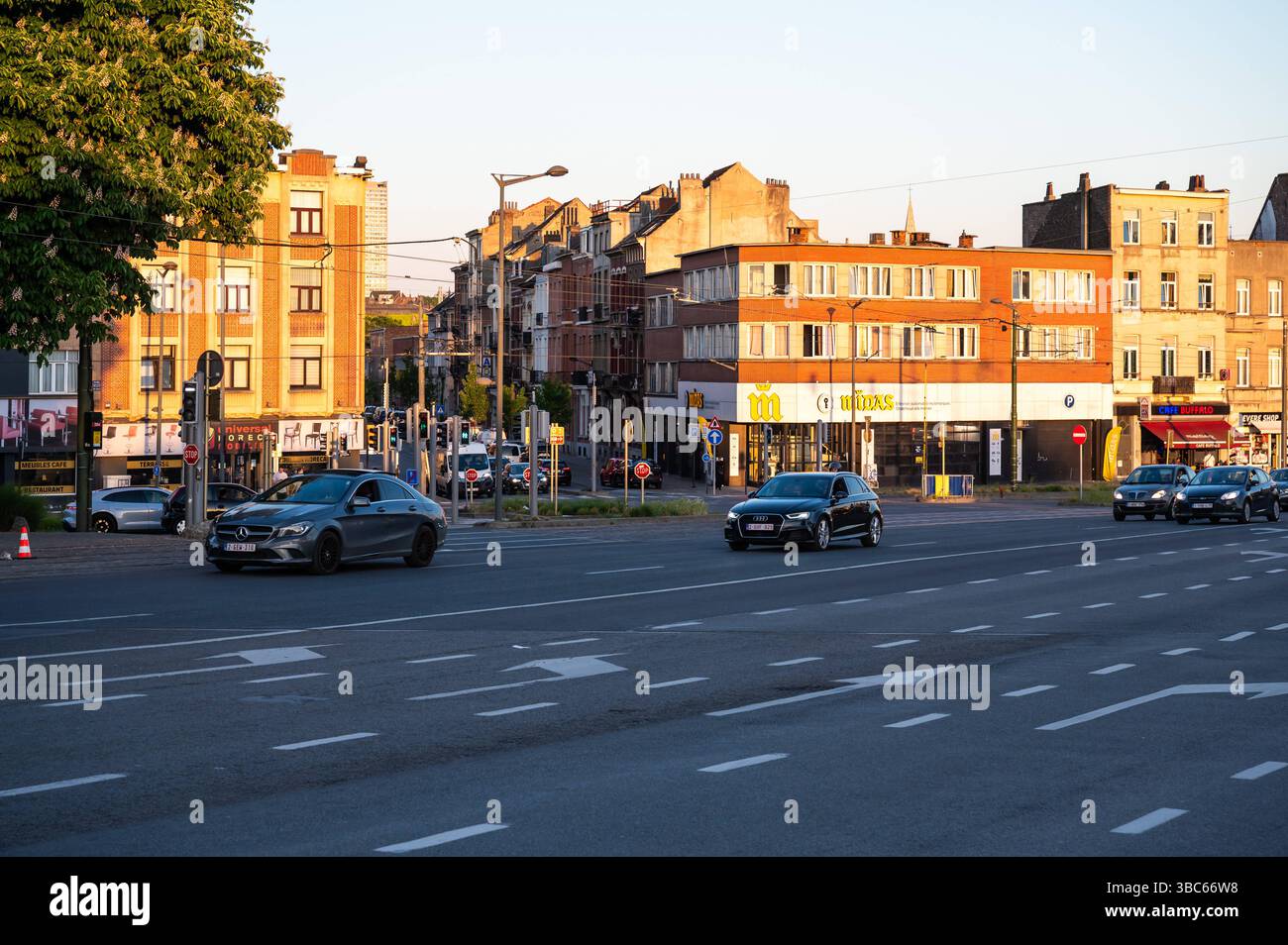 Traffic at the Jules De Trooz bridge over the canal in Molenbeek ...