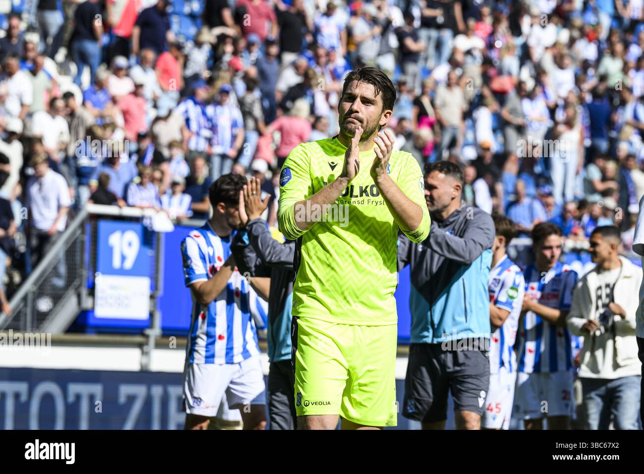 HEERENVEEN - SC Heerenveen goalkeeper Mickey van der Hart during the ...