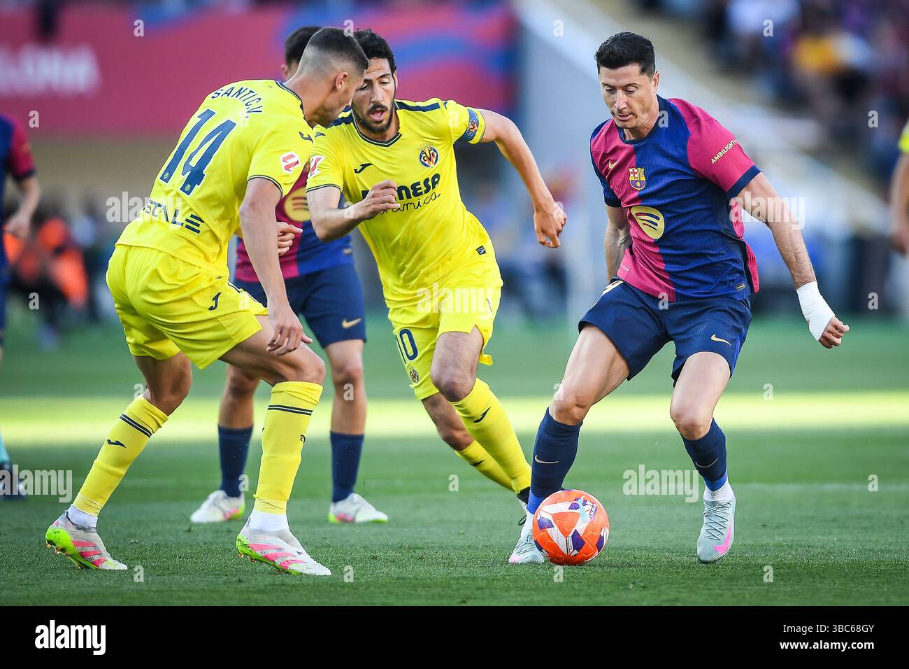 Dani PAREJO of Villarreal CF and Robert LEWANDOWSKI of Barcelona during ...