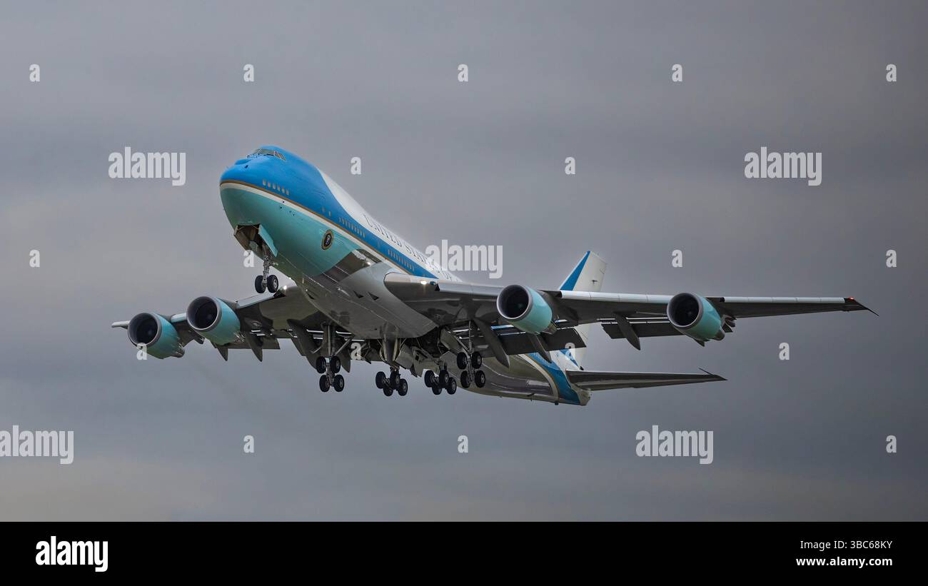 Air force one mildenhall hi-res stock photography and images - Alamy
