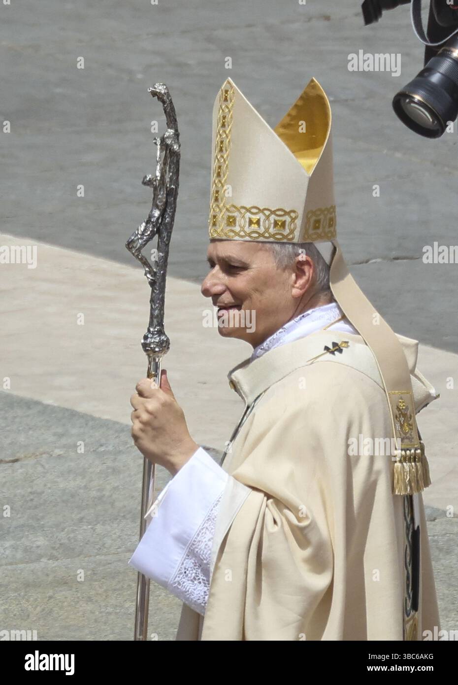 Vatican, Italy. 18th May, 2025. Pope Leo XIV holds his pastoral staff ...