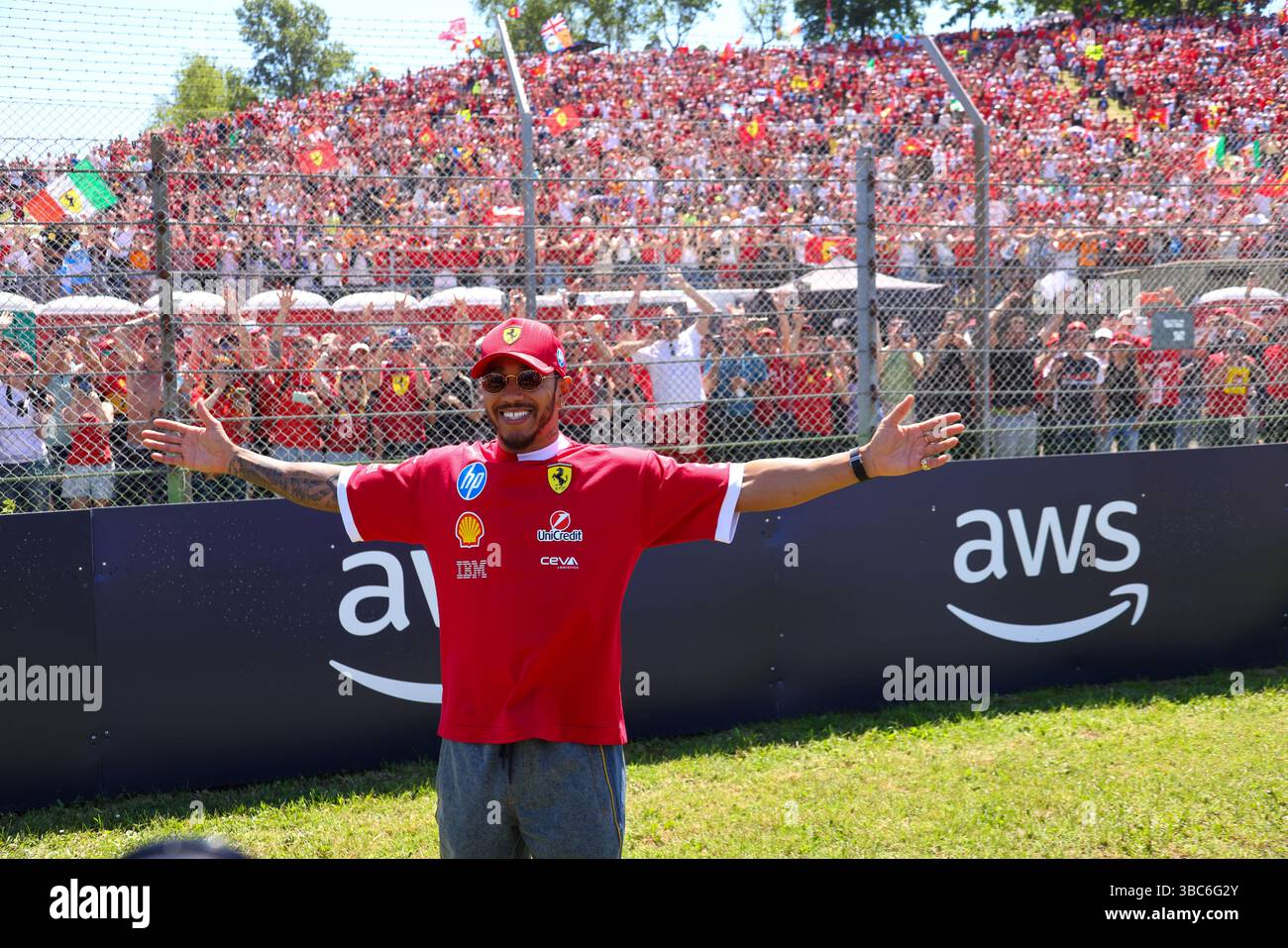 Lewis Hamilton (GBR) - Scuderia Ferrari - Ferrari SF-25 - Ferrari ...