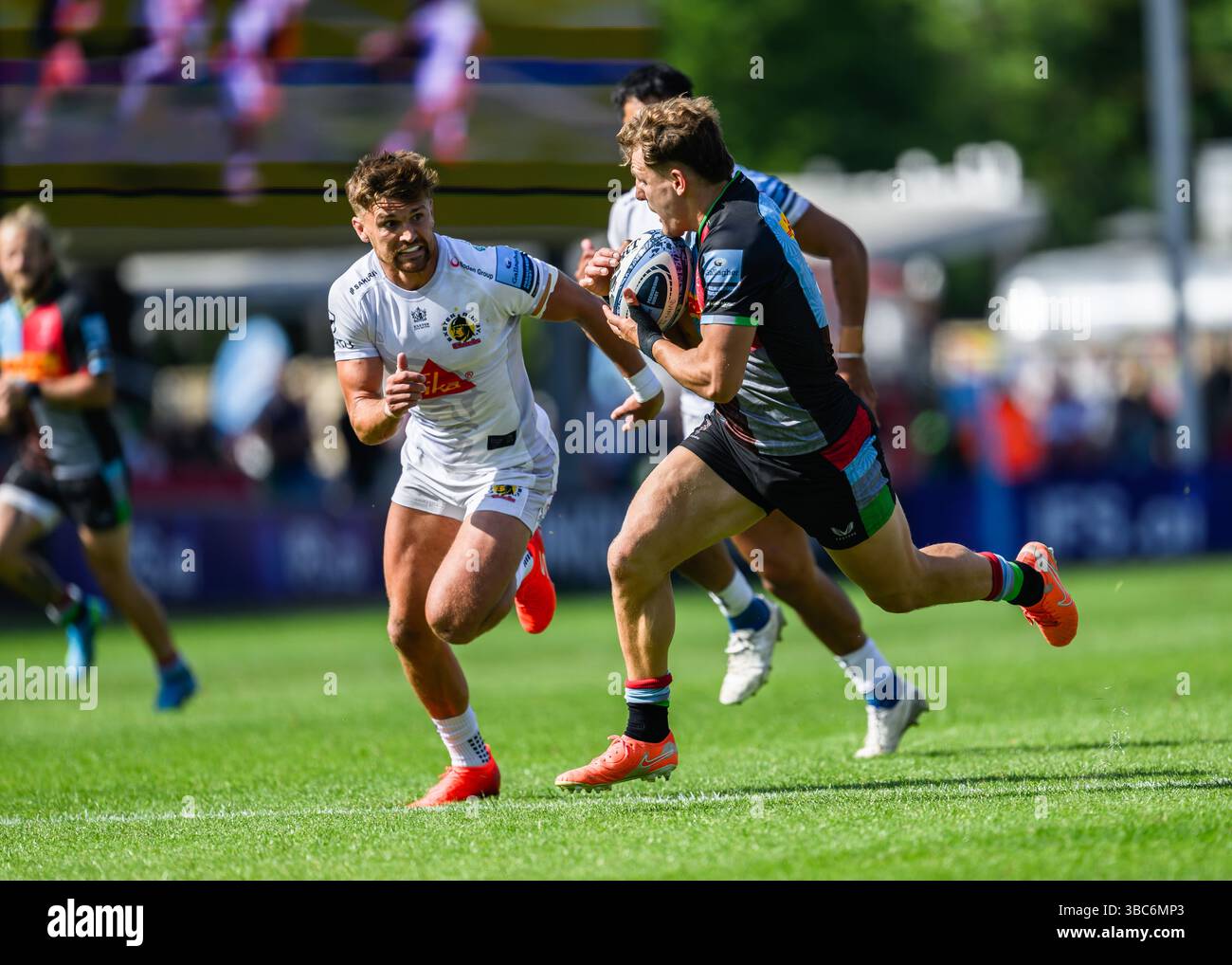 LONDON, UNITED KINGDOM - May 18: Oscar Beard of Harlequins (right) is ...
