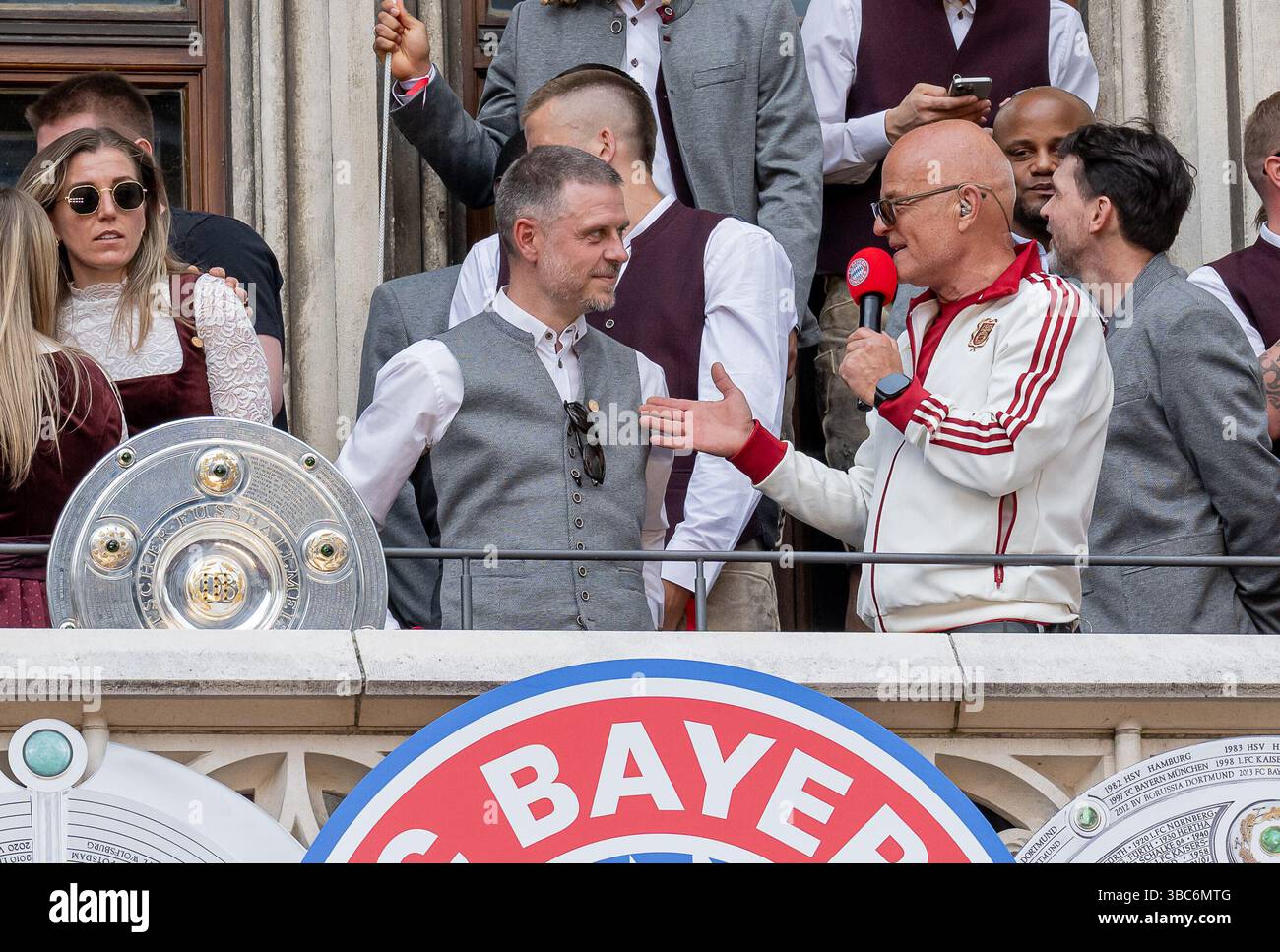 Muenchen, Deutschland. 18th May, 2025. Alexander Straus (Chef-Trainer ...